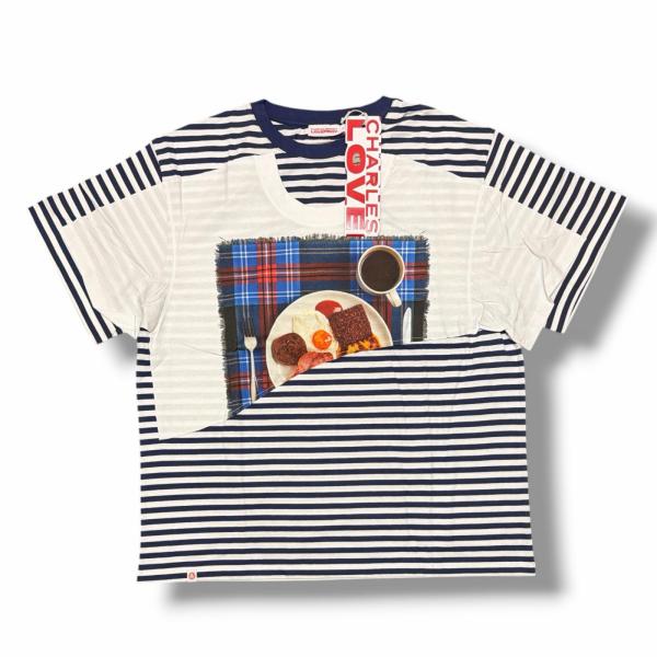ブランド：CHARLES JEFFREY LOVERBOY（チャールズ ジェフリー ラバーボーイ）商品名：AULD HAG DOUBLE TEE特徴：水平ストライプに、フロントポケットとフォトプリントを組み合わせたユニークなデザイン。アシン...