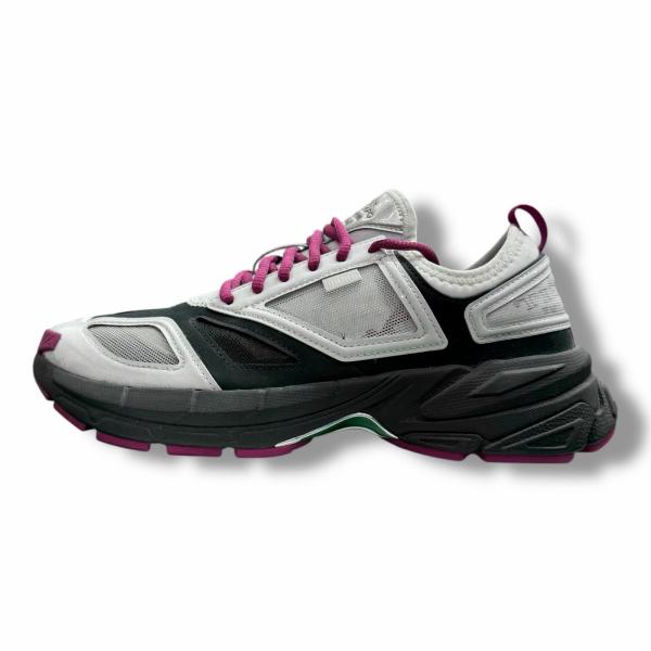 ブランド：PUMA（プーマ）商品名：VELOPHASIS NU MAS TIEMPO OP1 M_S TIEMPO FEATHER型番：398914-01特徴：＜プーマ＞のグローバルアンバサダーを務めるアーティスト、SKEPTA（スケプタ）...