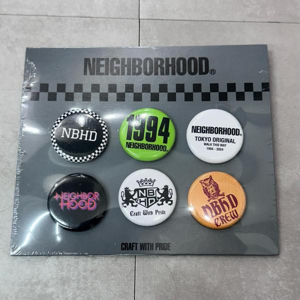 ブランド：NEIGHBORHOOD（ネイバーフッド）商品名：2024AW PIN BUTTON SET型番：242MYNH-AC13特徴：ロゴやグラフィックをプリントしたスチール製缶バッヂフックピン仕様6個1セット直径32mmカラー：マルチ...