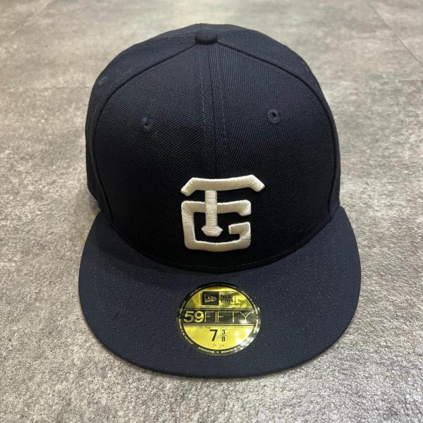 ブランド： FEAR OF GOD（フィアオブゴッド） × NEW ERA（ニューエラ）商品名：59FIFTY_ YG FG LOGO 2025 型番：ne-a25-0000-002特徴：トリプルネームコラボレーションアイテム読売ジャイアン...