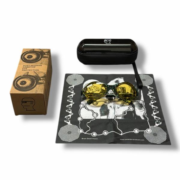 ブランド：BRAIN DEAD（ブレインデッド）商品名：2025AW Mutant Post Modern Primitive Eye Protection型番：A08003546FW25特徴：ミュータントハンドメイド アセテートフレーム（...