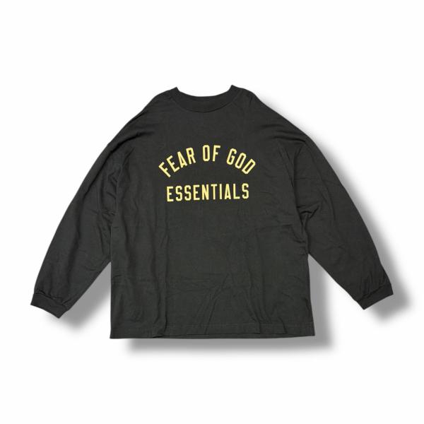 ブランド： FEAR OF GOD ESSENTIALS（フィアオブゴッド エッセンシャルズ）商品名：フロントアーチロゴカットソー特徴：クルーネックフロントロゴプリント袖リブ仕様裾シングルステッチシンプルなデザインカラー：ブラック表記サイズ...