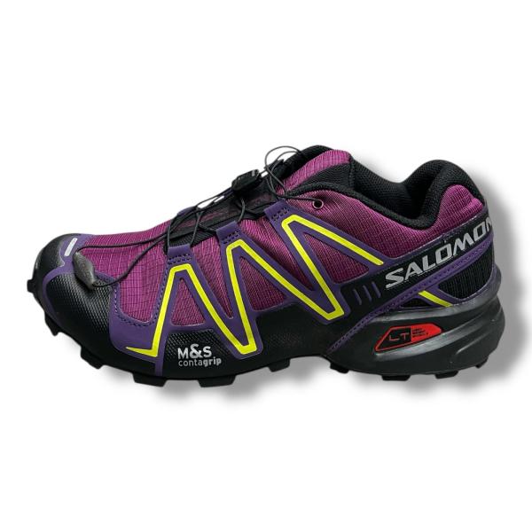 ブランド：SALOMON（サロモン）商品名：SPEEDCROSS 3型番：475877特徴：夜間や暗闇でもリフレクターが足元を示すSPEEDCROSS 3。リフレクティブ加工のディテールをアッパーに採用し、懐かしいブランドロゴを大きく配置し...