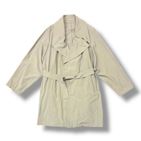ブランド：YOKE（ヨーク）商品名：2025SS WOOL TROPICAL DOUBLE BREASTED COAT型番：YK25SS0896C特徴：清涼感あるウールトロピカル生地を使用したダブルブレストコート。シャツを羽織るような感覚で...