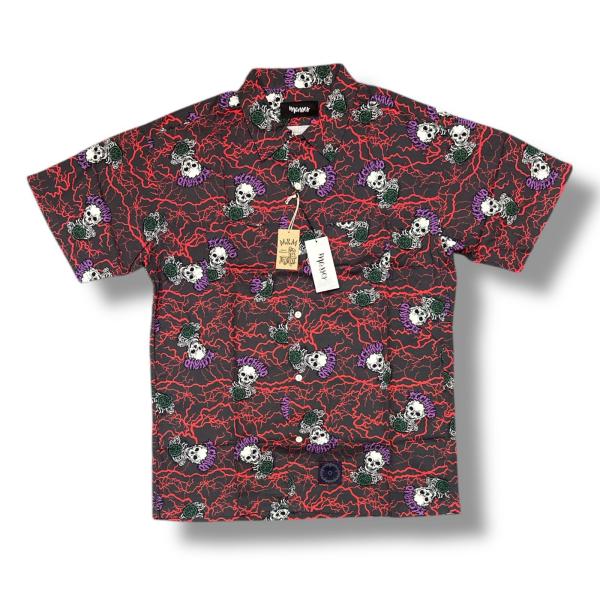 ブランド：M&amp;M（エムアンドエム） × M&amp;M（エムアンドエム）商品名：SHIRT S/S EL CHAVO特徴：MASSESオリジナルのEL CHAVO柄生地を使用。フロント裾にM&amp;Mのネーム付き。シェルボタンを使...