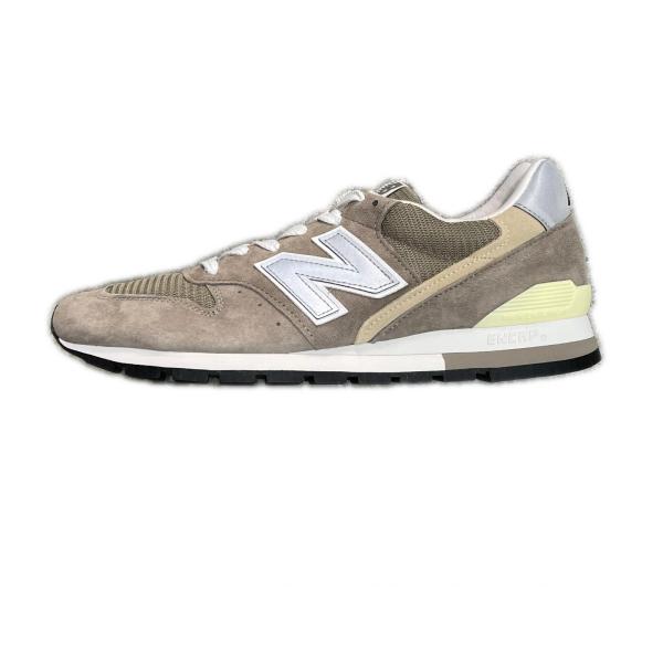 ブランド：New Balance（ニューバランス）商品名：996 スウェード スニーカー型番：U996GR特徴：? 1988年に「ENCAP」と「C-CAP」を組み合わせ、クッション性に優れた機能性と完成されたデザインで990シリーズの名声...
