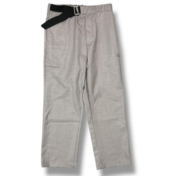 ブランド：OAMC（オーエーエムシー）商品名：Regs Pants型番：PCM1OP01AWO特徴：軍規に倣いながら、規範を超えていく。OAMCらしさが凝縮された一本。Peacemaker Regs Pantsは、ミリタリーウェアの規律ある...