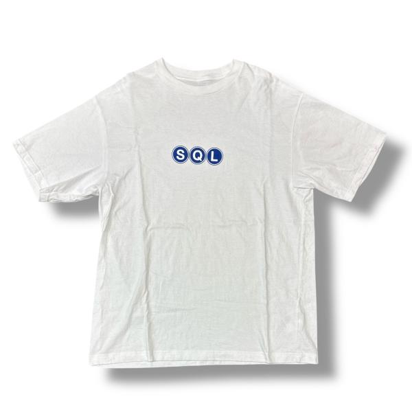ブランド：SEQUEL（シークエル）商品名：2024AW SQL T-SHIRT型番：SQ-24AW-ST-01特徴：クルーネックフロントロゴプリントバック無地シンプルなデザイン参考上代：14300円カラー：ホワイト表記サイズ：L肩幅：約5...