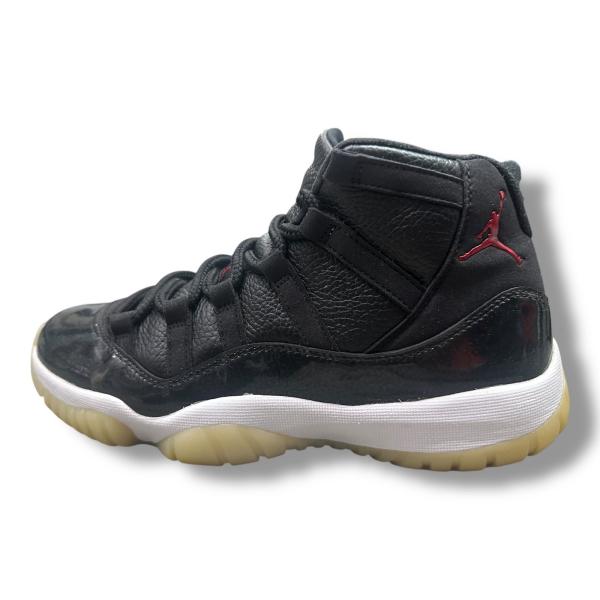 ブランド：NIKE（ナイキ）商品名：Air Jordan 11 Retro 72-10型番：378037-002特徴：輝かしい功績を称えたトリビュートモデル！1995-96年シーズンに打ち立てた、シカゴ・ブルズの通算成績"72勝10敗"。N...