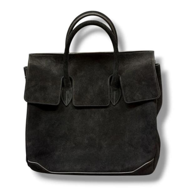 ブランド：ACATE（アカーテ） × cuervo bopoha（クエルボ ヴァローナ）商品名：GHIBLI Calf Suede特徴：こちらの「GHIBLI」は、「ACATE」を代表するレザーバッグ「OSTRO / オストロ」をベースに、...