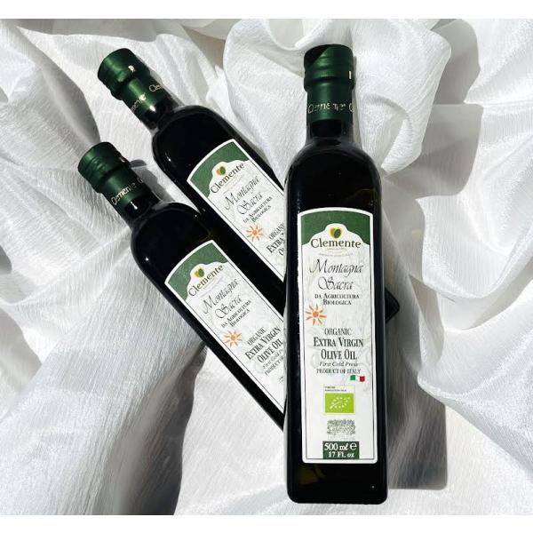 【発売日：2025年05月20日】使用オリーブ品種：オリャローラ、レッチーノ、コラティーナ、パランツァーナ味と香り：フルーティーで後味はアーモンドの香り名前の意味：「モンターニャ・サクラ」とは「聖なる山」という意味ですこの味・香りでこのお値...
