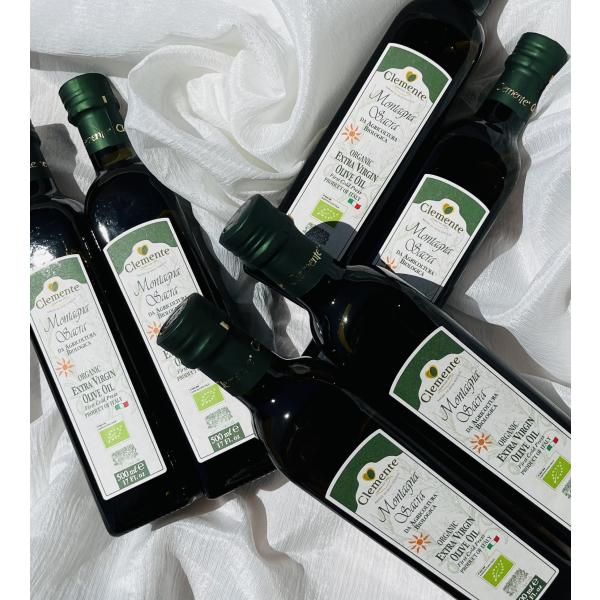 【発売日：2025年05月20日】使用オリーブ品種：オリャローラ、レッチーノ、コラティーナ、パランツァーナ味と香り：フルーティーで後味はアーモンドの香り名前の意味：「モンターニャ・サクラ」とは「聖なる山」という意味ですこの味・香りでこのお値...