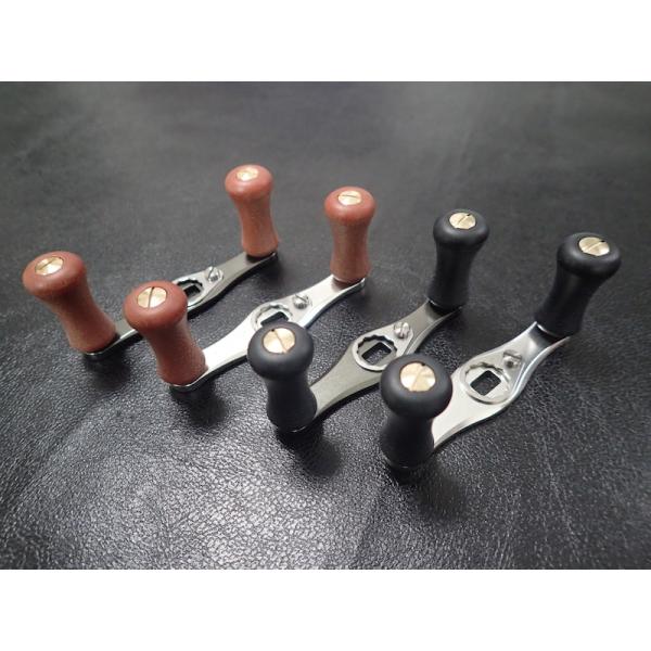 カラーは各サイズ共に表面はアルマイト処理されています。・SV シルバー・素材のジュラルミンに近い白銀メタリック・TiGr チタングレイ・チタン系の妖艶なる発色とし、高貴なるグレーメタリック＊ハンドルノブはクロスベークノブ・スリムRが付いてい...