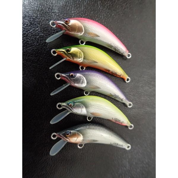 タグチルアーズタグチミノー42Sシンキングモデルウエイト2.43g~2.77g（ハンドメイドの為ウエイトは商品により多少の違いはあることをご理解の上ご購入お願いします。）＊写真にて各カラーのウエイト表示あり