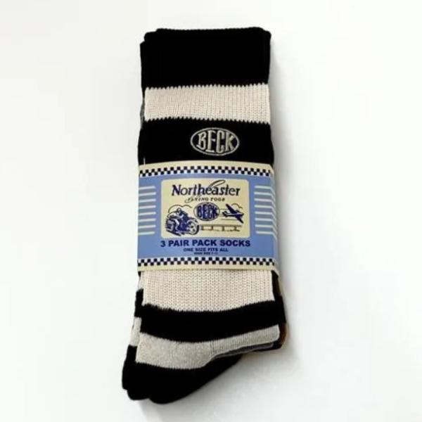 3-PACK BORDERED BOOTS SOCKS丈夫でロングライフと好評を博している、BECKのワンポイント＆ボーダーソックス。肉厚さが程よくフィット感をサポートしてくれるため、サイズ感が微妙に大きいブーツに合わせれば、それだけで足運...