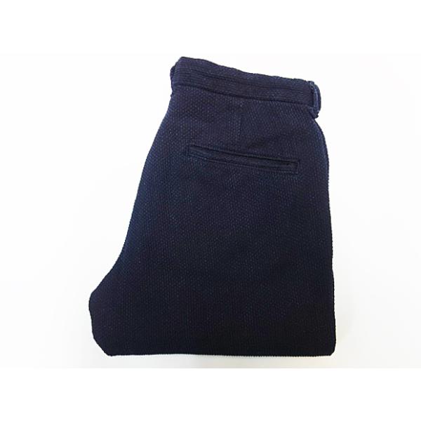 11oz インディゴ刺子・イージーパンツリラックスした穿き心地が魅力のイージーパンツ。足首に向かってテーパードを効かせすっきりとした印象に。ウエストの着用感を調節できるドローコード付き。ポケットも左右2箇所、バックに2箇所ついており、使いや...