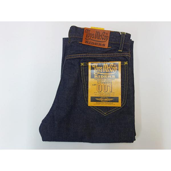 トイズマッコイ オーバーオールズ for ライダース DENIM LOT 001z「タクシードライバー」でビックルのワードローブにおけるマナーは質実剛健なアメリカ服であることが窺える。トップスにミリタリーウェアを選ぶ一方、ボトムスにはウエス...