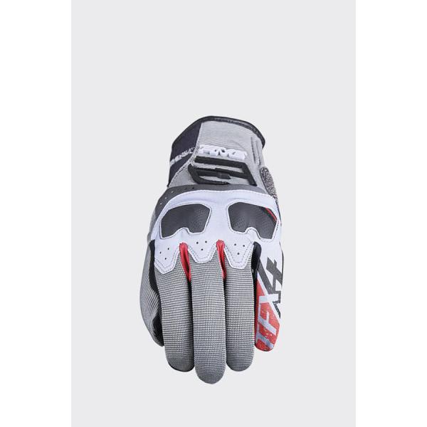 グローブ専門メーカーFIVEProtection：二輪用品では最も重要な要素、必要な個所に必要な保護を。Fitting：最適なフィッティングは安全な操作に不可欠。ナックル部の違和感や、握ったときの突っ張りの無さに配慮。Design：ユーザー...