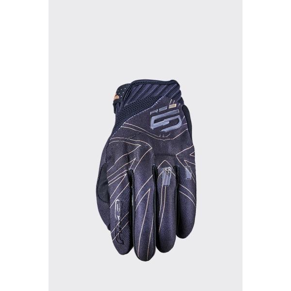 グローブ専門メーカーFIVEProtection：二輪用品では最も重要な要素、必要な個所に必要な保護を。Fitting：最適なフィッティングは安全な操作に不可欠。ナックル部の違和感や、握ったときの突っ張りの無さに配慮。Design：ユーザー...
