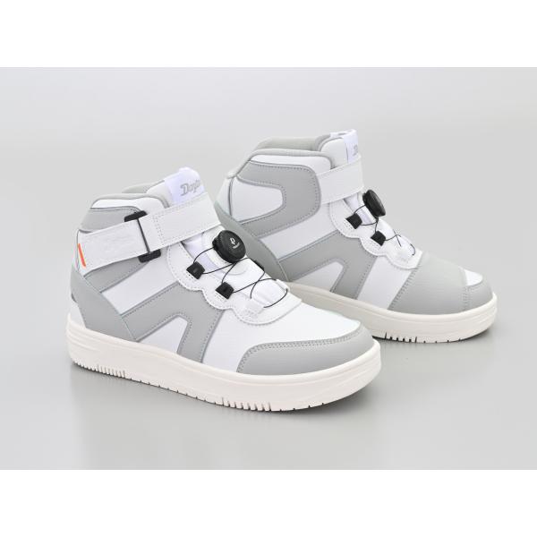 DAYTONA DS-501 D-WPライディングシューズ 甲高幅広が多い日本人に適した2E相当の幅広設計です。 ・素材：アッパー - PU/ナイロン/防水フィルム　　　　ソール - 合成ラバーメーカー品番　49049サイズ 25.0cm