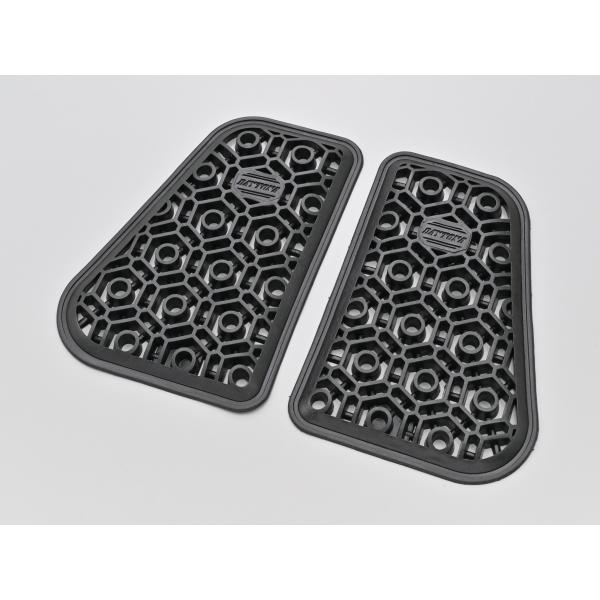 夏場の快適性を極めたメッシュプロテクター衝撃吸収性を持つ素材をメッシュ構造で形成することで空気層を確保走行風が内部を通り抜け蒸れや湿気を解消します。ソフトな着け心地で高い柔軟性で走行時も違和感なく快適です。●サイズ：縦 270mm×横 20...