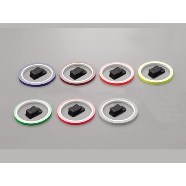 18インチホイールで約4周分の長さです。赤、青、白（反射タイプ）緑、黄、オレンジの6色をラインアップ。貼り付けに便利なガイド付き。 ●ホイール形状によっては、ガイドが使用できない場合があります。●サイズ：幅7mm×長さ6m