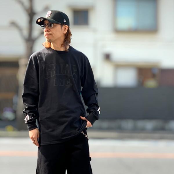 日本未発売、アメリカ買い付けの415 CLOTHINGのロングスリーブTシャツ。ブラックのボディに同色プリントを落とし込んだクールな雰囲気の一枚。両袖には弾丸とフレイムパターンが落とし込まれています。【素材】綿 100%【モデル 168cm...