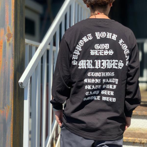 当店発信のオリジナルブランド、MRV by Mr.vibes。ショップネームや様々なカルチャーや嗜好品をオールドイングリッシュで表現し落とし込んだ一枚!![サイズ：肩幅/着丈/身幅/袖丈の順 単位:cm]【M】47/69/50/59【L】5...