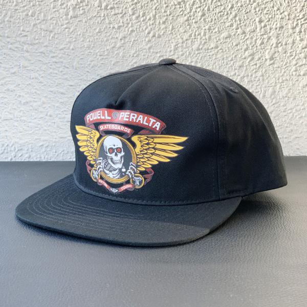 POWELL PERALTAの人気ロゴの一つ、「WINGED RIPPER」を落とし込んだスナップバック。バックのアジャスターでサイズ調整が可能です。