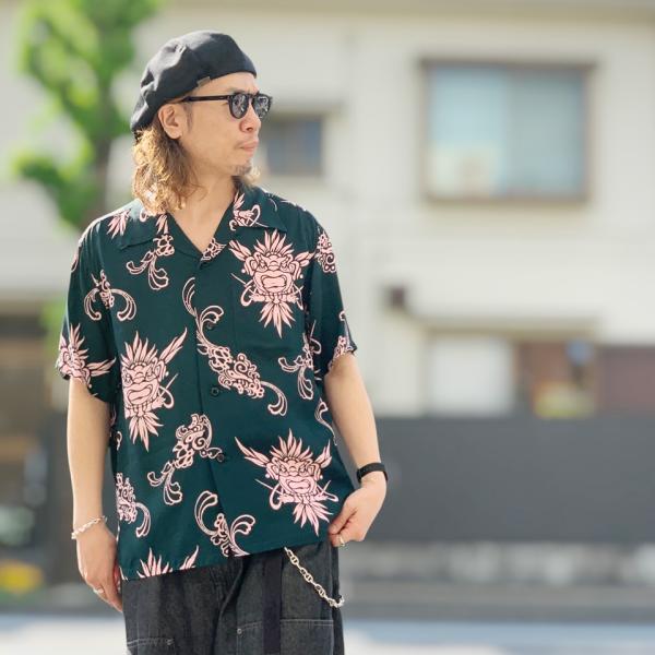 SUN SURF 2026SS COLLECTION。ポリネシアの多くの島で神の化身として崇拝されてきたティキ。自然界に存在するあらゆるものに神が宿るとされてきたハワイにおいてもティキの存在は特別で、アロハシャツのモチーフとして幾度となく登...