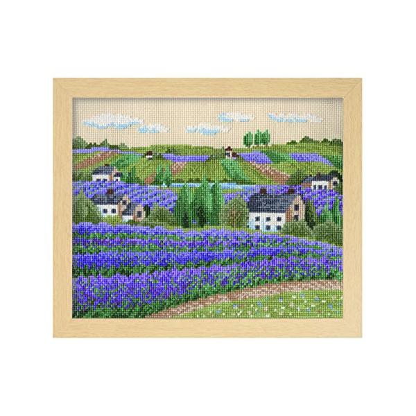 【商品名】　オリムパス製絲 クロスステッチ 刺しゅうキット フラワーガーデン 花の咲く風景 ラベンダー畑 ベージュ 7311 【商品説明】　・セット内容：25番刺繍糸、刺繍布(オリムパスNo.3000布ジャバクロス中目)、クロス針、説明書・...