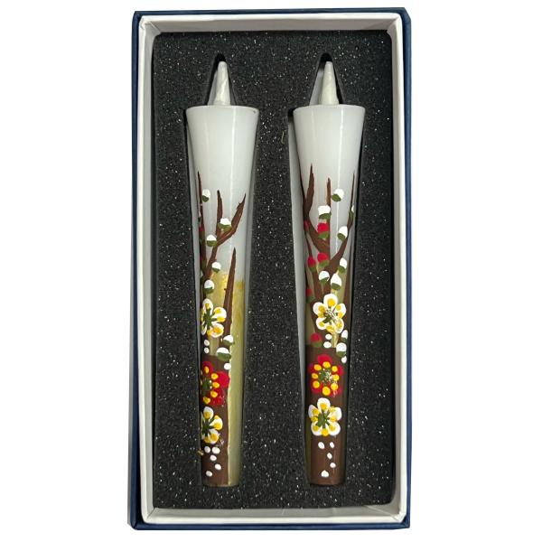 【商品名】　花ろうそく 梅 手描き 絵ろうそく ウメ 手書き 2本入り 和ろうそく 日本製品 仏壇用 お供え物 プレゼント ギフト 贈り物 #3052 【商品説明】　・2月などの特別な御祝いに、丁寧に礼をする時に振る舞うと喜ばれる手書き絵ロ...