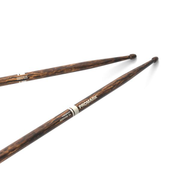 【商品名】　Promark(プロマーク) PROMARKドラムスティック FIREGRAIN Rebound Acornチップ 5A R5AFG (40 【商品説明】　・3,000 ℃の炎でスティックの外側を鍛え上げる革新的なプロセスでつく...
