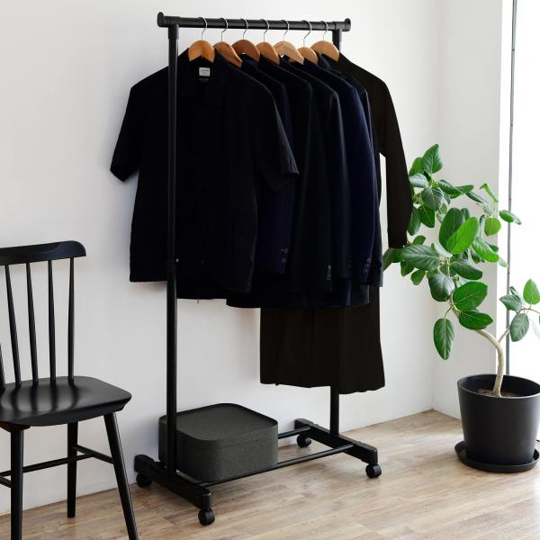 カラー：オールブラックサイズ：シングルスタイル：おしゃれ【シンプルなハンガーラックにオールブラックが登場】山善で好評をいただいているパイプハンガーシリーズに、オールブラックが登場! 黒一色に統一され、よりおしゃれに仕上がりました。【パイプに...