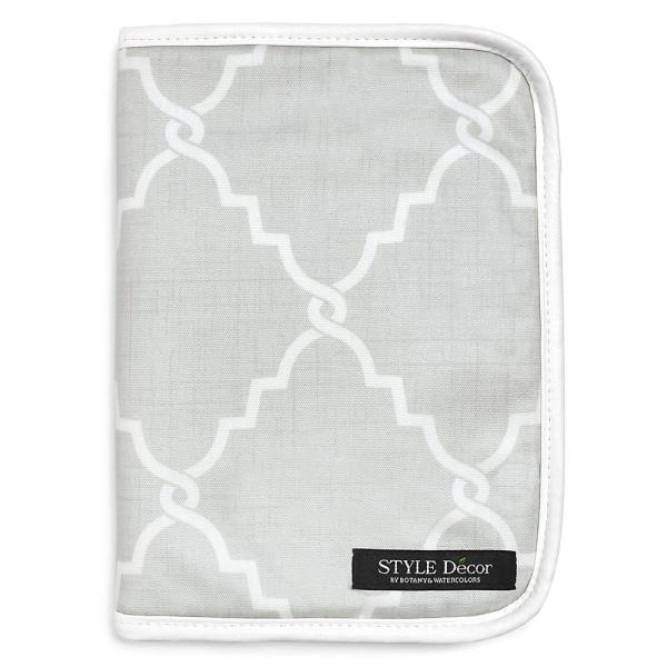 カラー：モロッコパターンサイズ：ファスナータイプ(Mサイズ)スタイル：ファスナータイプ対応：母子手帳 Mサイズ:高さ約18.2cm×幅約12.8cmサイズ：　高さ約23cm　幅約16cm　マチ約1.5cm　見開き幅約34cm素材：　表：綿1...