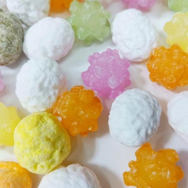 3こんぺいとう　と　ごしきまめが楽しめてうれしいなつかしい和菓子名称:菓子内容量:(２００グラム【目安として約９２粒】 )×1袋原材料名:金平糖：砂糖（国内製造）/着色料（紅花黄　クチナシ　赤ビート　アナトー　カロチン　五色豆：砂糖　大豆（...