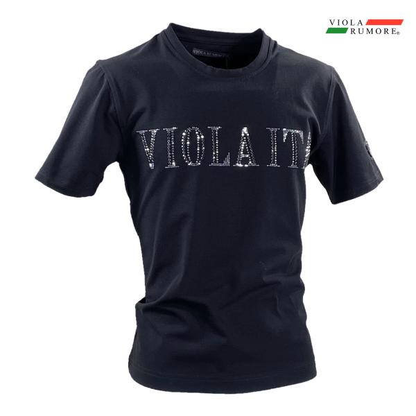 VIOLA RUMORE※当ページに掲載している商品画像・説明文等は当店が独自に制作したものであり、無断転載・使用は著作権法により禁止されています。■仕様:半袖　クルーネック　ラインストーン　ブランドワッペン（左袖）■素材:綿55％ ポリエ...