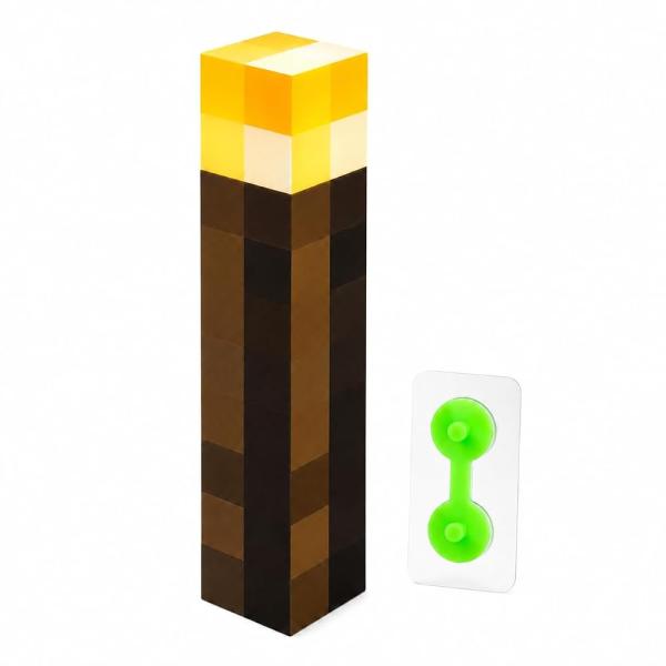 「商品情報」■マインクラフトの ブロック調デザインのトーチ型LEDライト 人気サンドボックスゲームのトーチをイメージした、ドット絵(ピクセルアート)調デザインのLEDナイトライトです。木目調の柄から温かみのある光が灯る幻想的な見た目で、お部...