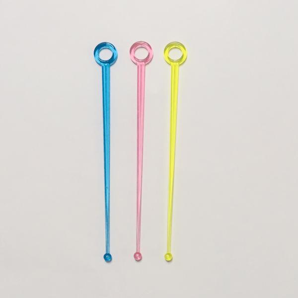 ポイントは先端の球状がポイントです！パウダー状の残さず綺麗に溶かすことができますよ！先端がスプーンの物はカスが残ったりしますがコチラの球状なのでその心配もありませんよ1000本入り　（バラ）商品仕様全長140ｍｍ×15ｍｍ重さ1.3グラムカ...