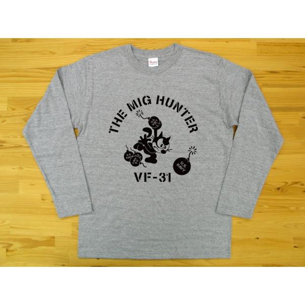 【商品情報】フロントにのみプリントされております。その他へのプリントはございません。適度な厚みが着崩れを防ぎ、快適さが持続する１枚であることをお約束します。5.6oz半袖Tシャツの長袖バージョンとなります。【素材】綿80％，ポリエステル20...