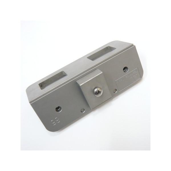 イタリアのディノ バルミ氏が考案した ヨーロッパのサービスマン愛用のプロ仕様ファイルガイドです 滑走面に傷を付けないための加工を施し重量感を持たせてあるため ガイドと手の重みのみで研磨できます。 本体自体の重みで力を入れなくてもエッジに均等...