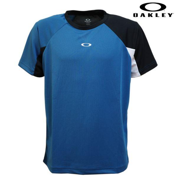 OAKLEY SLANT BLOCKING TEE 8.0FOA405834 アシンメトリーにカラーブロッキングされたショートスリーブシャツ。汗によるベタつきを抑える裏点接触組織は汗を素早く吸い上げ拡散し、衣服内の蒸れによる不快感を大幅に軽...