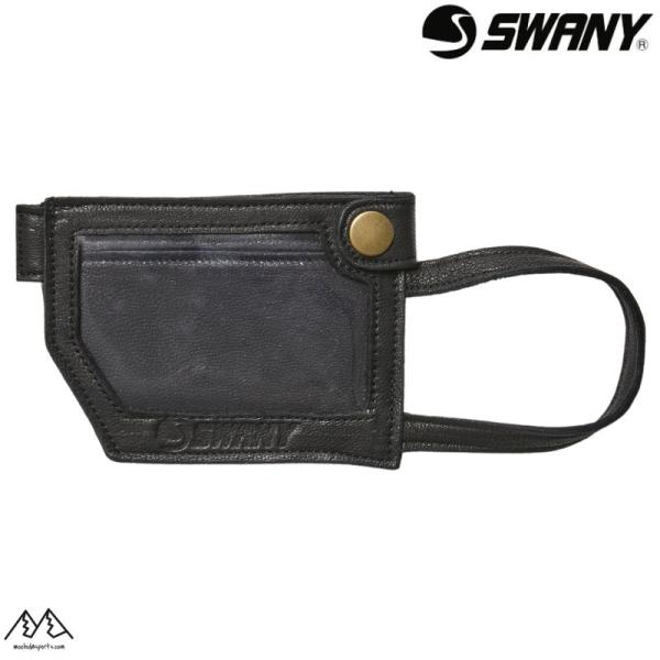 SWANY Hand Window（ハンド ウィンドウ）グローブの甲に重ねての装着できるハンドタイプのパスケース。カラーレザーの組み合わせでお手持ちのグローブも変化させられます。・サイズ調整幅の広いアジャスト仕様のベルト。・撥水加工された柔...
