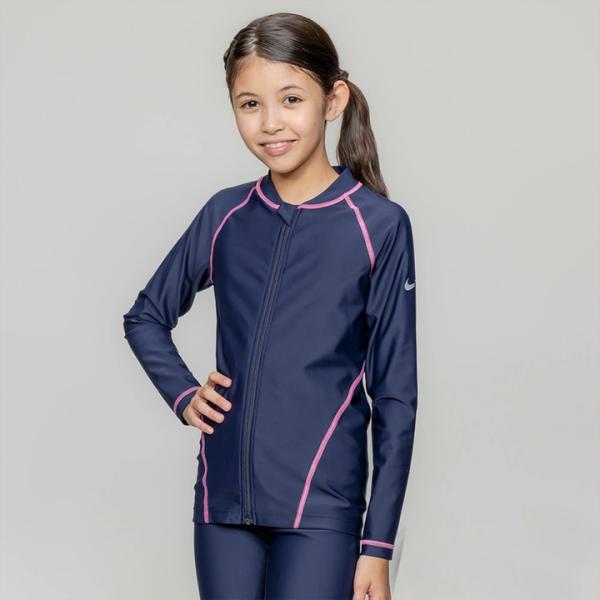 ◎NIKE(ナイキ)から日焼け対策やプールでの冷え対策におすすめな長袖ラッシュガードが登場。ジップつきで着替えやすい仕様。UPF50+素材採用。※この商品ページはラッシュガードのみの販売となります。ボトムスは別売となりますので、ご留意くださ...