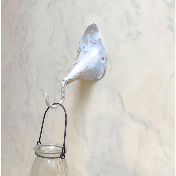 素材：鉄（アイアン製）サイズ H:１３．５ｃｍ　ｗ：７ｃｍ　　D:１０ｃｍ　　付属品：同色ビス・アンカー付き　ビス穴２か所カラー：アンティーク調ホワイトゴールド ☆すべて職人が塗装をしております。１つ１つカラーに個性があり　アンティーク調に...