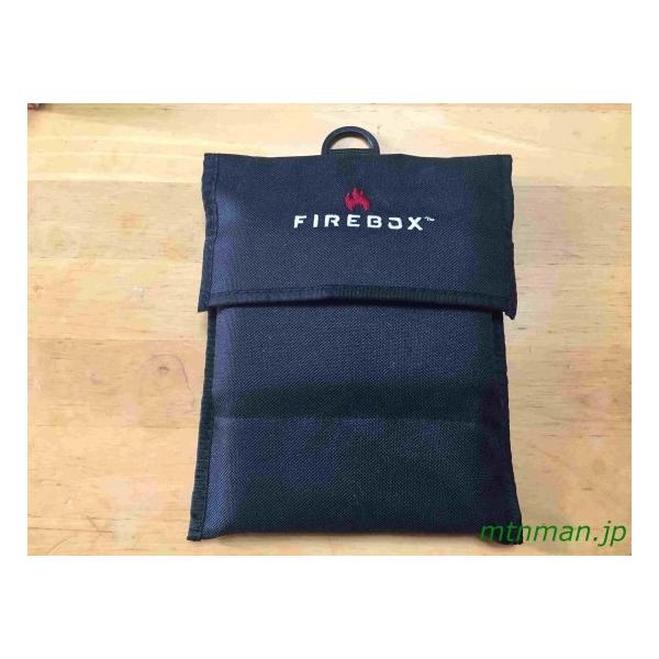 Fireboxストーブは非常に堅牢です。付属の袋（布製）にいれて持ち運んでもストーブ本体がダメージを受ける心配はありません。逆に、袋が破れて周辺のものを傷つけてしまうかも・・・専用のコーデュラナイロン製ケースで持ち運べば、そんな心配は無用で...