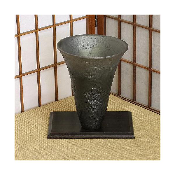 【スペック】花器：Φ19×高さ23.5(cm) ※樹脂製剣山受付信楽焼・国産【備考】1点物、数量限定物の商品となります。花台などは付きません。華道用品にて別売りで販売しております。箱に入れてお届けします。池坊などの、華道、生花用としてお使い...