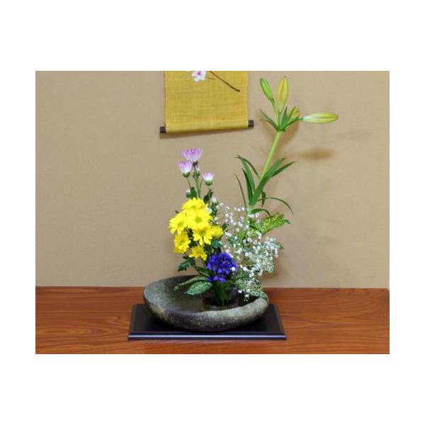 【スペック】水盤：幅36×奥行35×高さ7(cm) 信楽焼・国産【備考】花台等は付きません。華道用品にて販売しております。箱入りでお届けします。池坊・嵯峨御流など、華道、生花用としてお使い頂けるおしゃれな生け花の花器です。盆栽やオブジェに、...