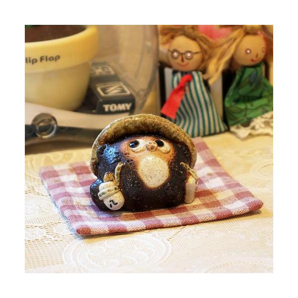 【スペック】狸の置物：幅6×奥行5×高さ5(cm)信楽焼・国産【備考】箱に入れてお届けします。可愛いタヌキの置物ですので、家の前、玄関に。お祝いにも。たぬきの置物は、手作り品の為、色合いや形が、若干違う場合がございます。在庫切れの場合は、2...