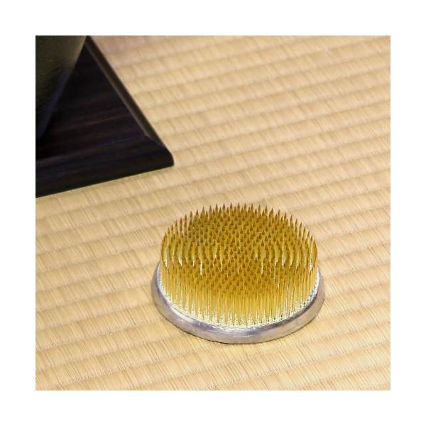 【スペック】剣山:Φ8.5×高さ2.5(cm)針本数:397本 国産【備考】これから生け花を始められる方必見!!取り扱いやすい華道用の剣山をリーズナブルな価格にてご提供。 池坊などの、プロや先生も扱う品物だから安心してお使い頂けます。専用の...